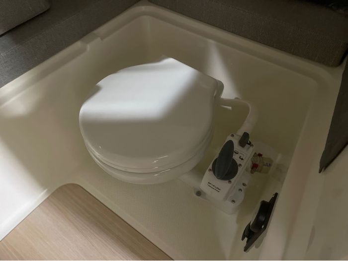 Trophy T23 Pilothouse WITH BOW THRUSTER! 2025 New Boat for Sale in London, Ontario - BoatDealers.ca