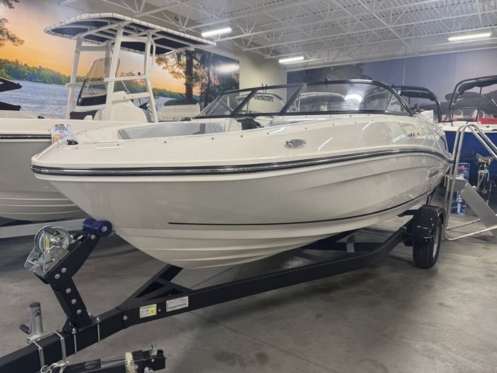 Bayliner VR5 2025 New Boat for Sale in London, Ontario - BoatDealers.ca