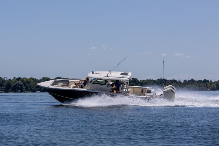 Scout 400 LXF 2025 New Boat for Sale in Orillia, Ontario - BoatDealers.ca