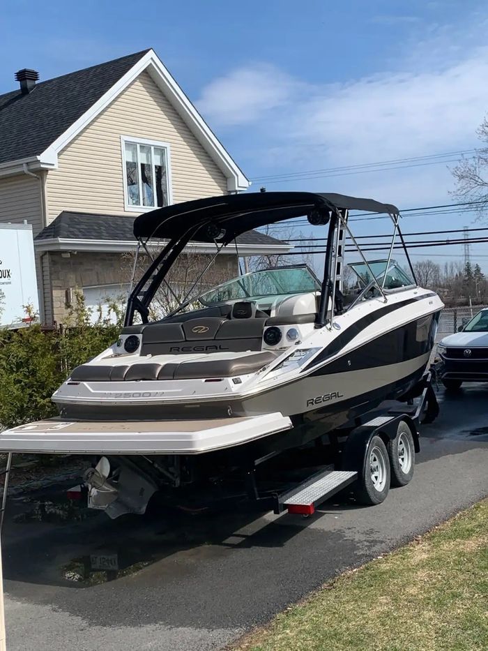 Regal 2500 2010 Occasion Bateau à vendre au Oka, Québec - BoatDealers.ca