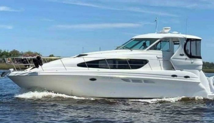 Sea Ray Motor Yacht 390 2004 Used Boat for Sale in Saint-Paul-de-l'Île ...