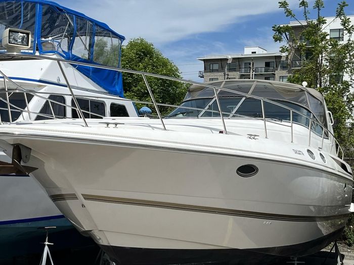 Cruisers Yachts 3870 Esprit 1998 Used Boat for Sale in Belleville ...