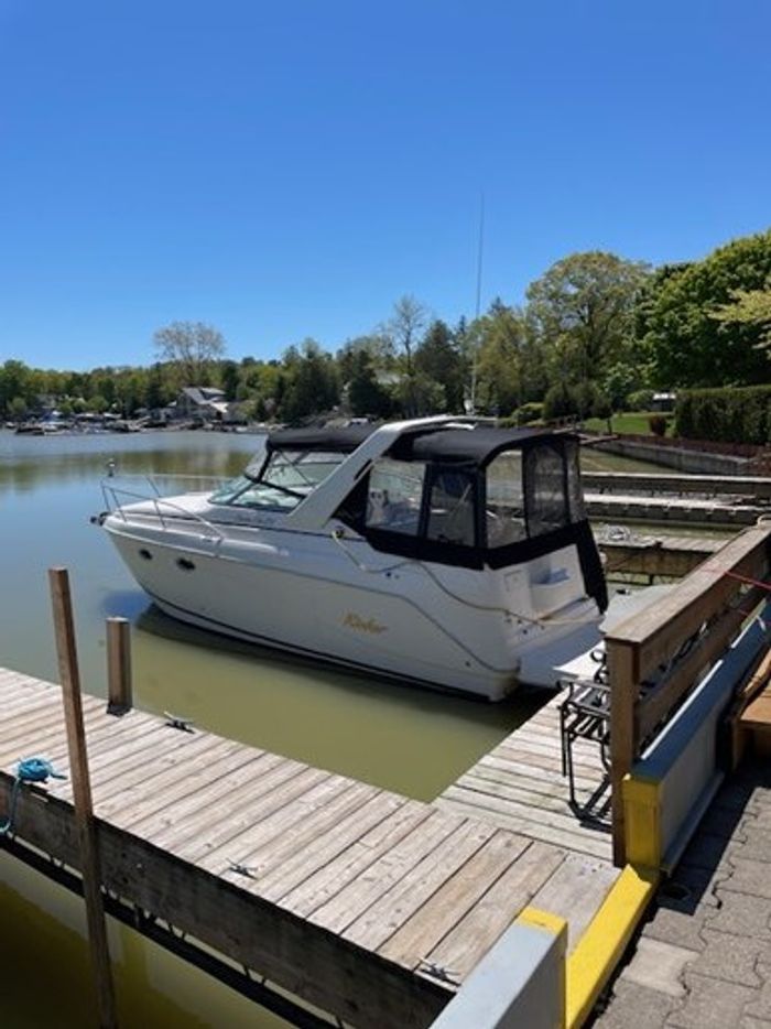 Rinker Fiesta V 2004 Used Boat for Sale in Port Franks, Ontario ...