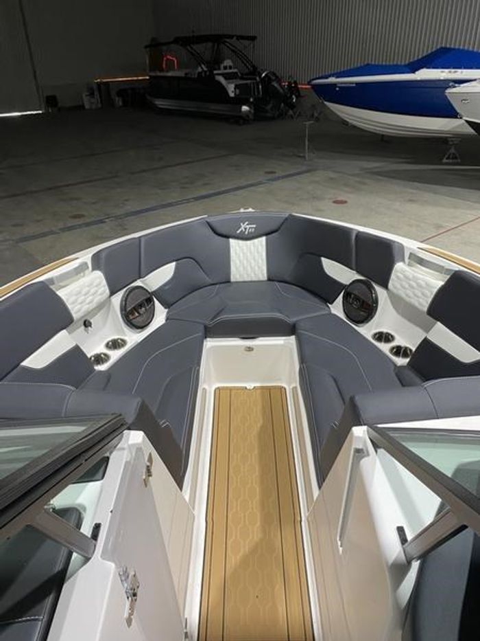 MasterCraft XT25 2024 New Boat for Sale in Lefroy, Ontario - BoatDealers.ca