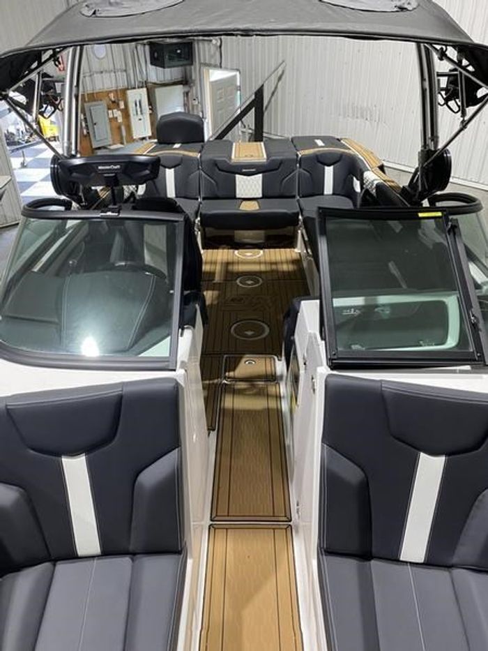 MasterCraft XT25 2024 New Boat for Sale in Lefroy, Ontario - BoatDealers.ca