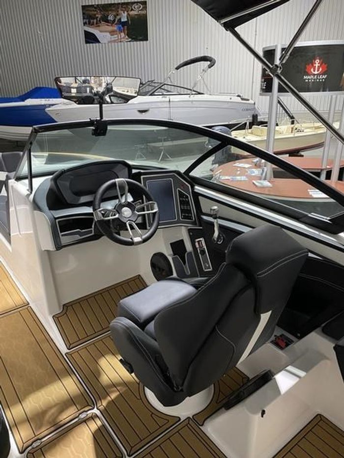 MasterCraft XT25 2024 New Boat for Sale in Lefroy, Ontario - BoatDealers.ca