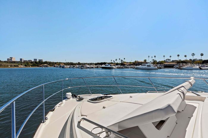 Sea Ray Sundancer 400 2018 Used Boat for Sale in North Vancouver ...