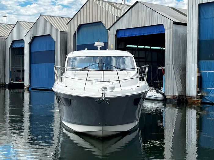 Sea Ray Sundancer 400 2018 Used Boat for Sale in North Vancouver ...