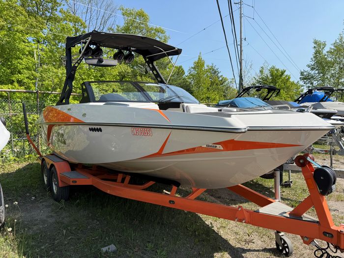 Axis A22 2016 Used Boat for Sale in Mactier, Ontario - BoatDealers.ca