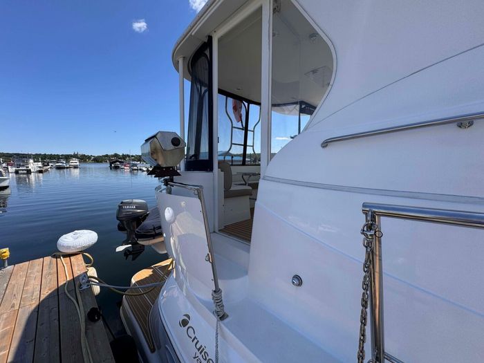 Cruisers Yachts 4450 Express Motor Yacht 2002 Used Boat for Sale in ...