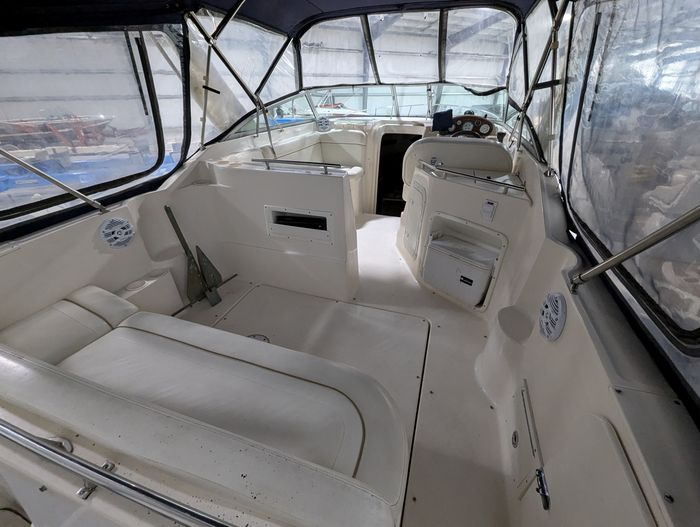 Rinker Fiesta Vee 270 2003 Used Boat for Sale in Port Lambton, Ontario ...