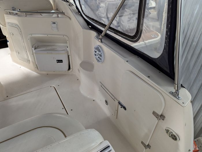 Rinker Fiesta Vee 270 2003 Used Boat for Sale in Port Lambton, Ontario ...