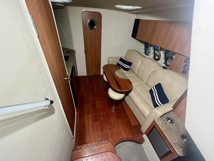 Cruisers Yachts 330 Express 2011 Occasion Bateau à vendre au Keswick ...