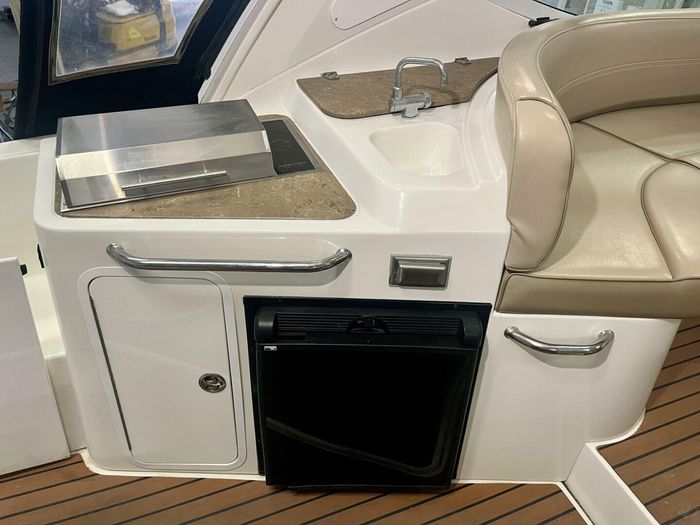 Cruisers Yachts 330 Express 2011 Used Boat for Sale in Keswick, Ontario ...