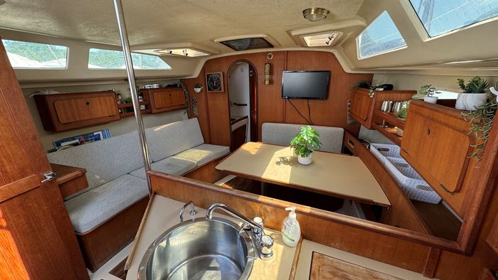 Hunter 33.5 1989 Used Boat for Sale in Neuville, Quebec - BoatDealers.ca