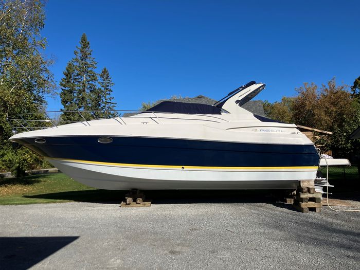 Regal 3560 Commodore 2004 Used Boat for Sale in Keswick, Ontario ...