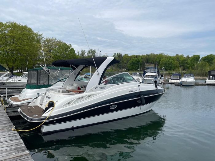31ft Cruisers Yachts 300 Express 2011 Used Boat for Sale in Leeds And ...