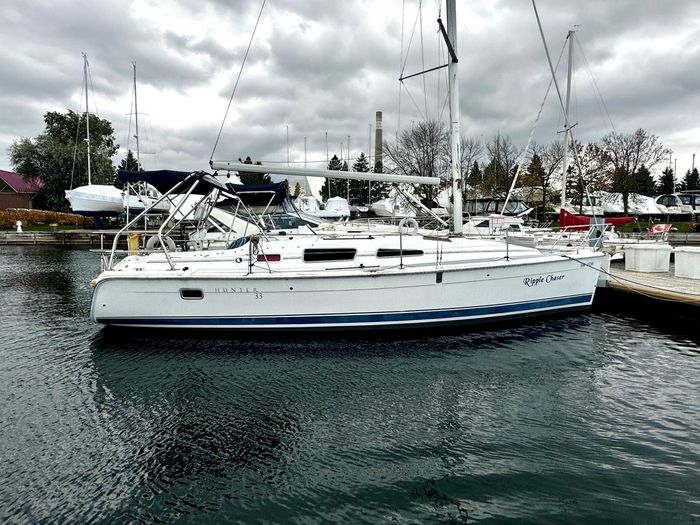 Hunter 33 2006 Used Boat for Sale in Toronto, Ontario - BoatDealers.ca