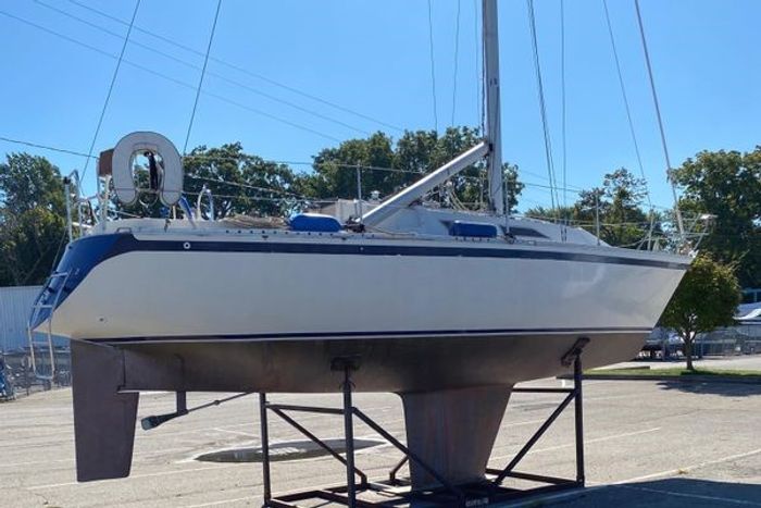 CS Yachts 33 Sloop 1985 Used Boat for Sale in St. Catharines, Ontario ...