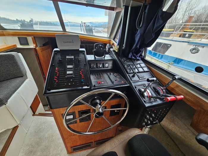 Bayliner 3870 1989 Used Boat for Sale in Maple Ridge, British Columbia ...